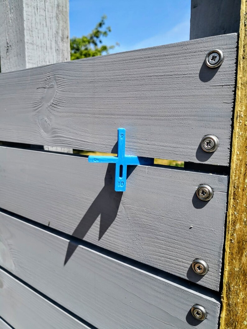 Decking Spacers - All-in-one Tool to Create 5, 6, 8 or 10mm Gaps in ...