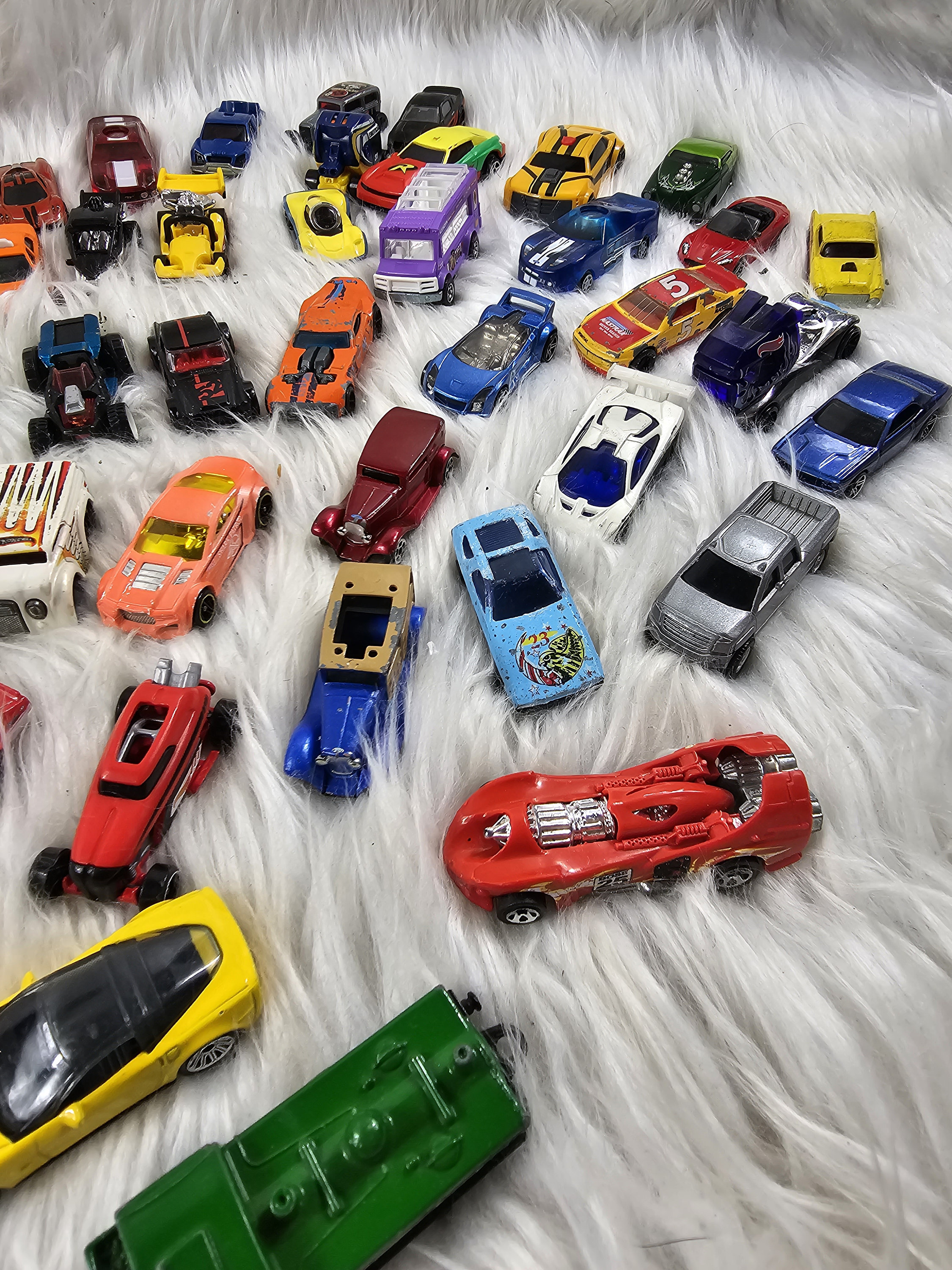 Vintage Lot of 80 Hotwheels Matchbox and Miscellaneous Cars From the 60s 70s 80s 90s and Modern ...