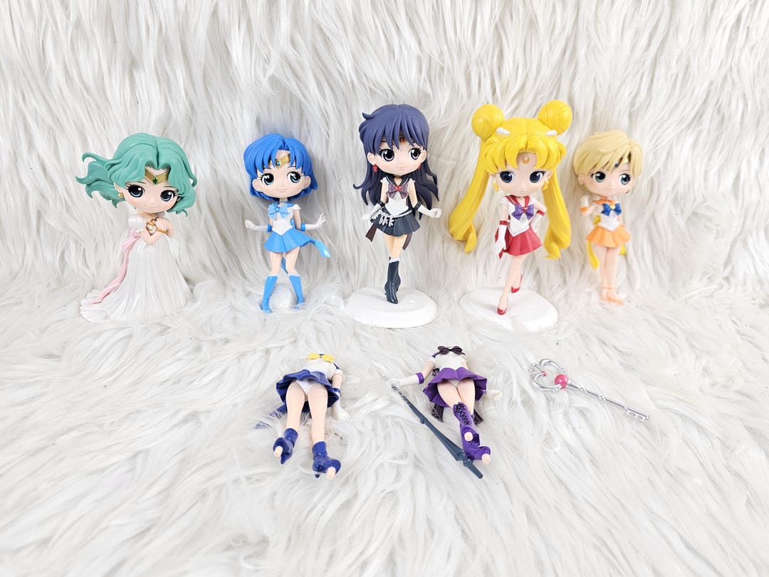 Bundle Sailor Moon Q Posket Set. 5 Figurines, 2 Extra Bodies Comes With ...