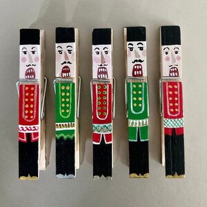 Cheery Red & Green Handpainted Nutcracker Clothespins ~ Gift Tag Holder ...