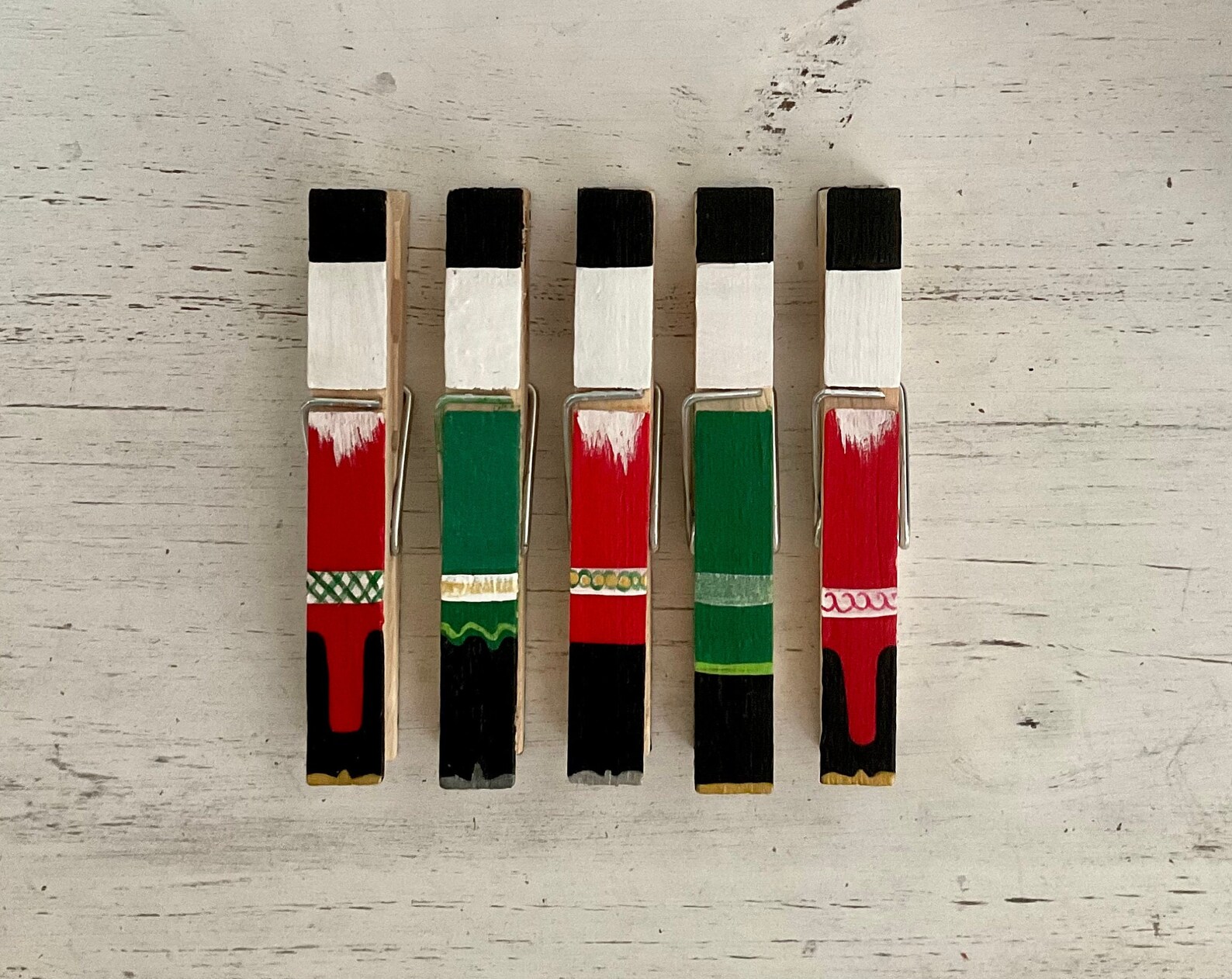 Cheery Red & Green Handpainted Nutcracker Clothespins ~ Gift Tag Holder ...