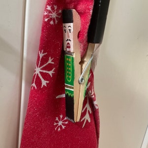 Cheery Red & Green Handpainted Nutcracker Clothespins ~ Gift Tag Holder ...
