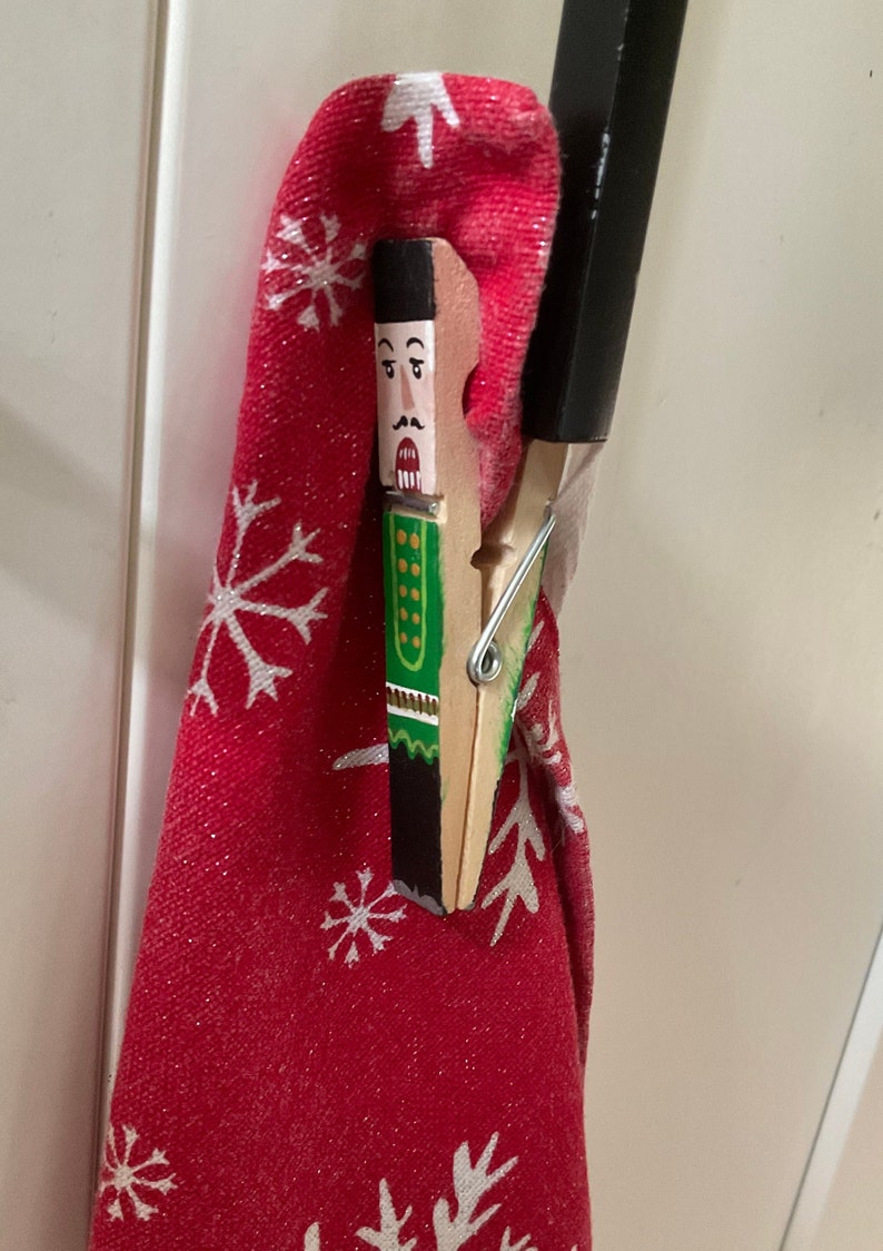 Cheery Red & Green Handpainted Nutcracker Clothespins ~ Gift Tag Holder ...