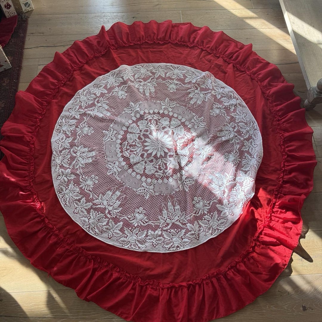 Vintage Round Set Christmas Tablecloth Ruffle Trim White Lace Topper ...