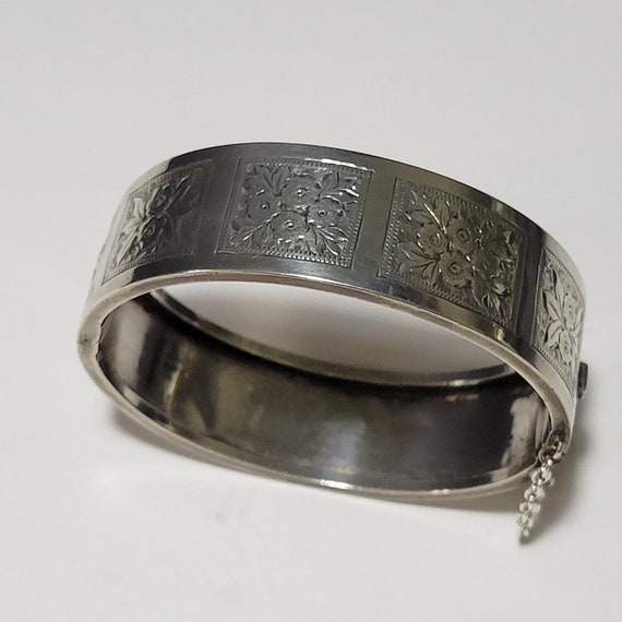Old Vintage STERLING Hinged Bangle Bracelet / Small W… - Gem