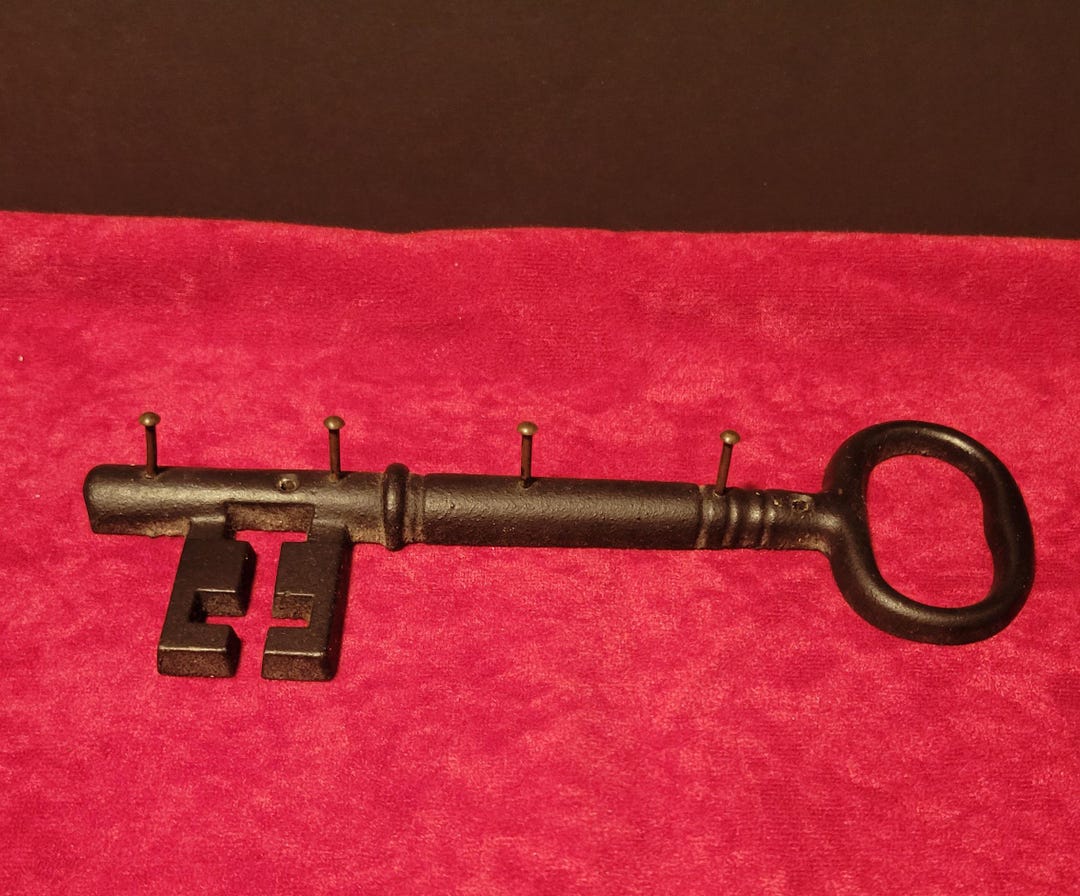 Vintage 1950s Large Skeleton Key Wall Key Holder Cast Iron 7 1/4 Inch ...