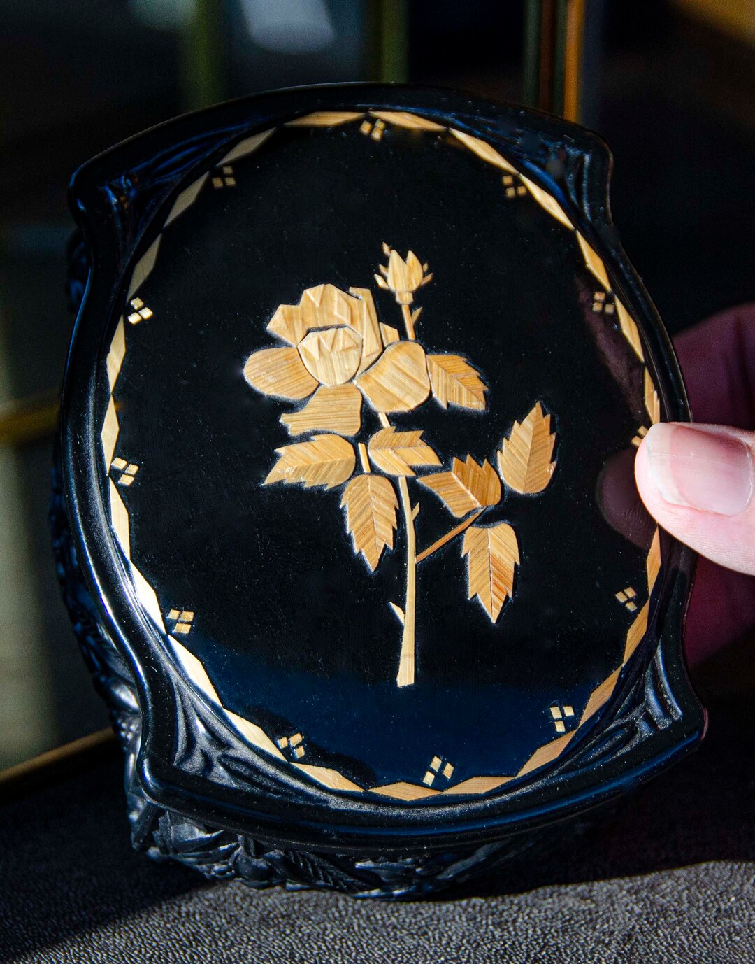 Black Trinket Box With a Golden Flower and a Ring of Golden Diamonds - Etsy