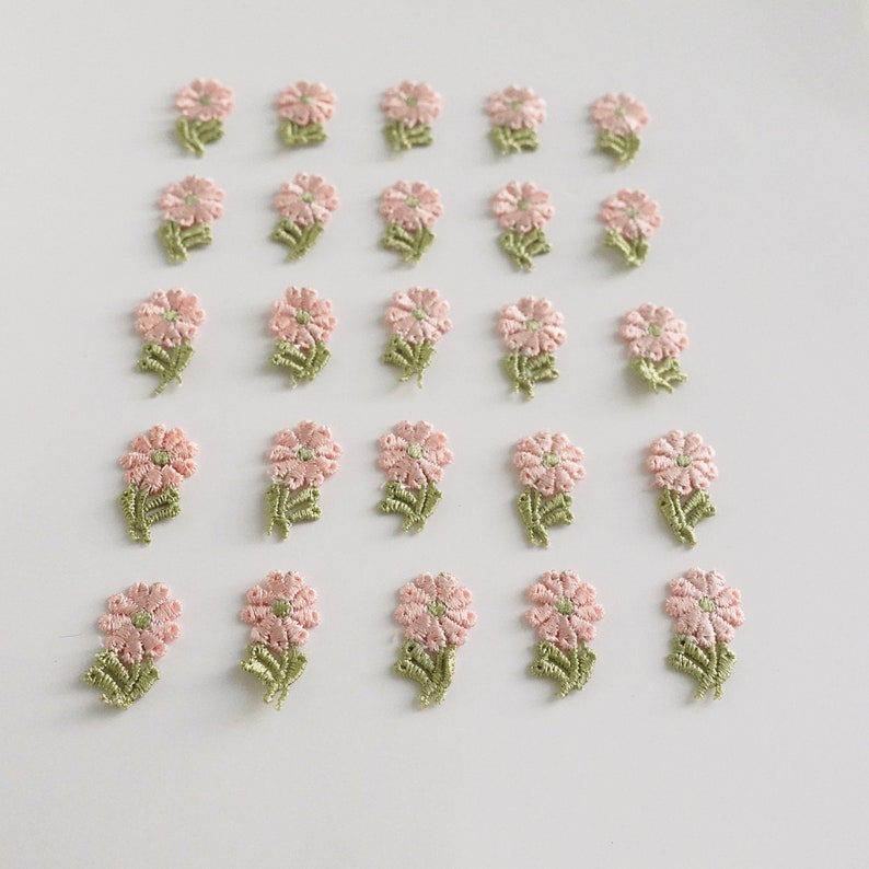 25 Tiny Embroidered Flowers, Peach Pink Daisies, Small Floral Appliques ...
