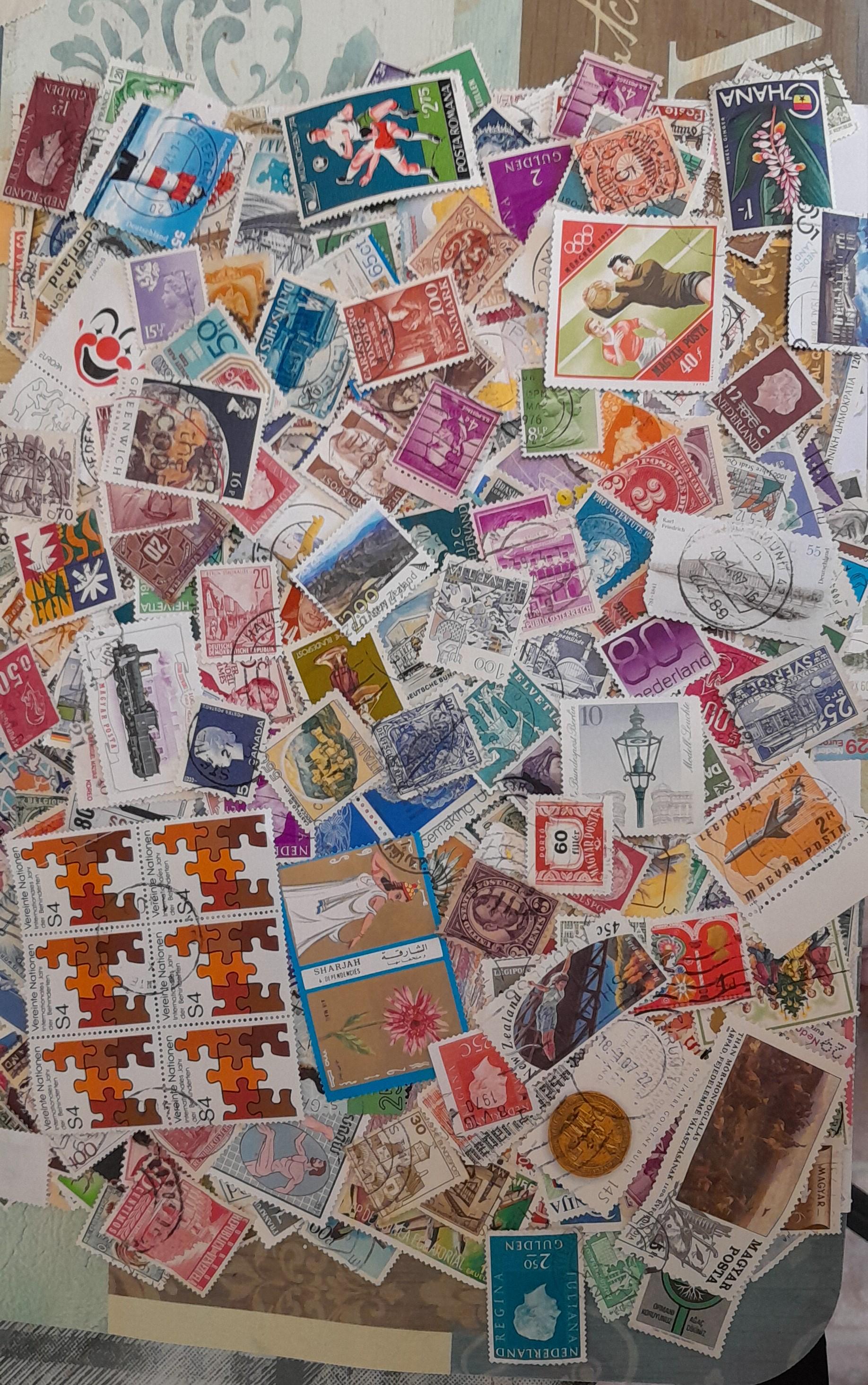 Over 1000 DIFFERENT WORLDWIDE STAMPS (kiloware) From Many Different ...