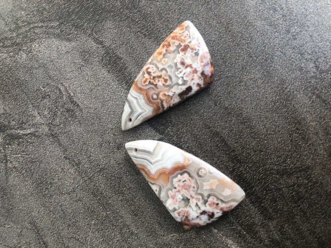 Muy bien emparejado Crazy Lace Agate Horn Shape Drilled Matching Pair ...