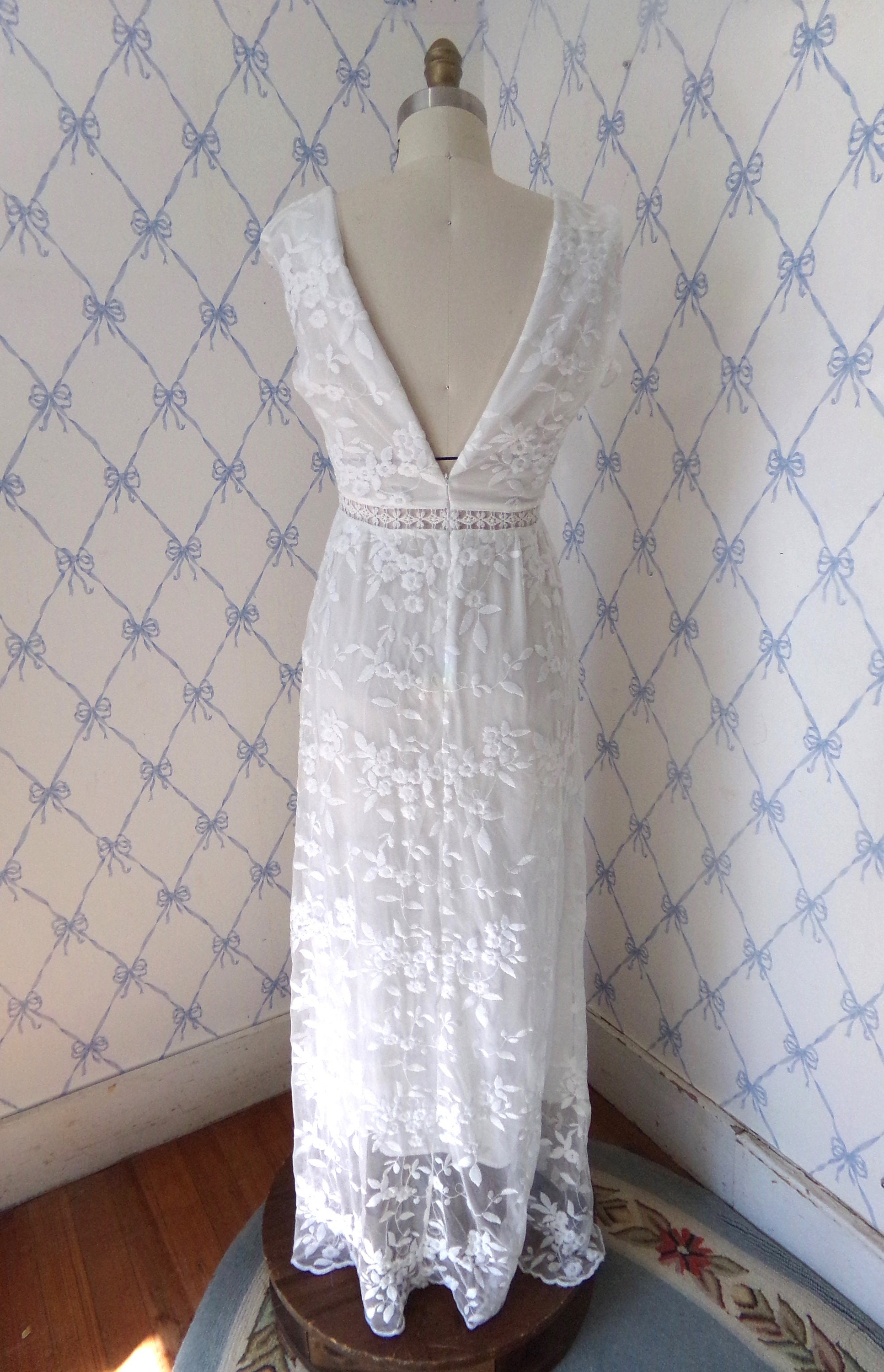 Pre-owned White Embroidered Net Gown Dress Beachwear Country/barn ...