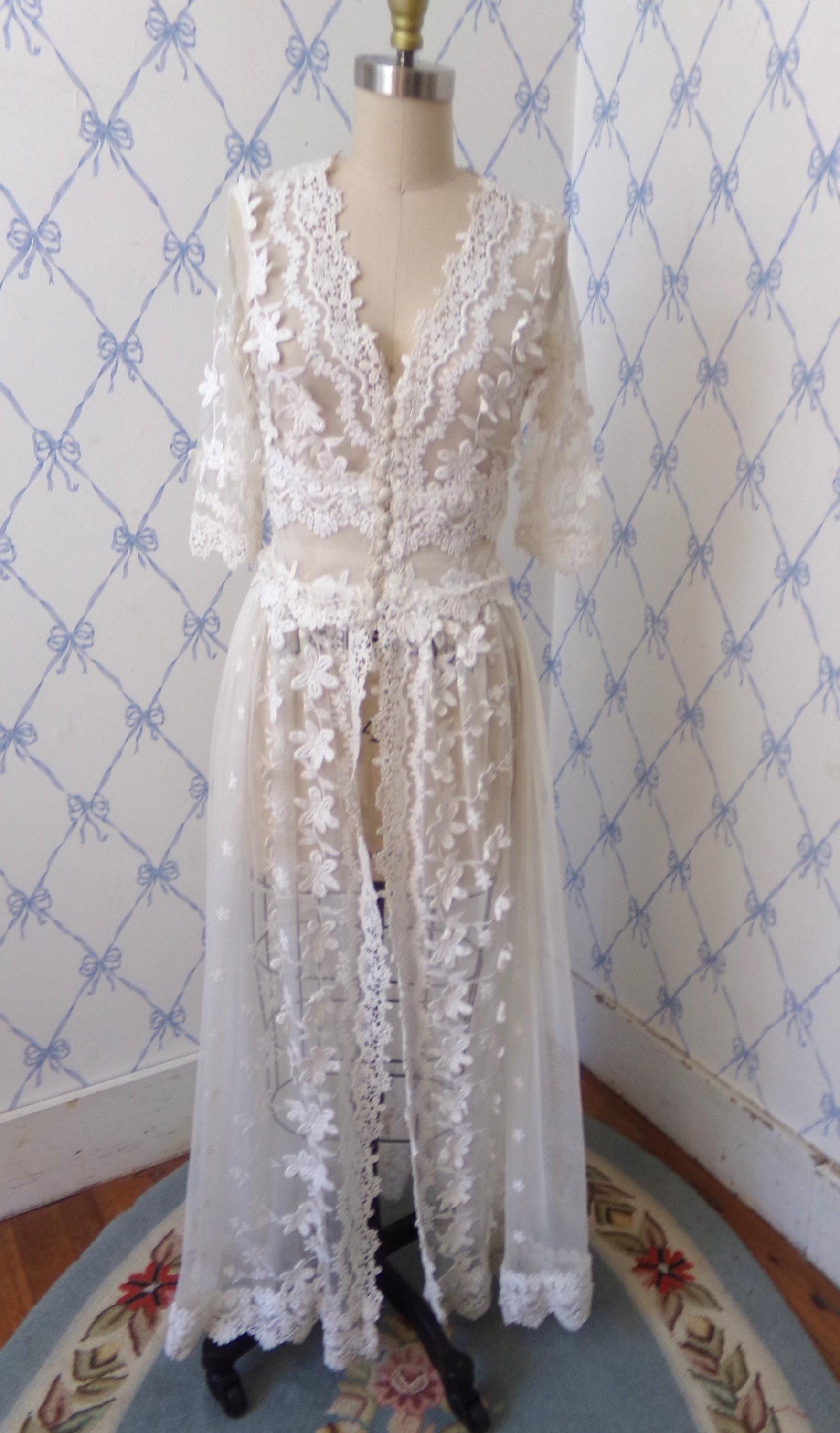Vintage Robe With 3 Dimensional Venise Lace Flowers. Lace Trimmed Slip ...