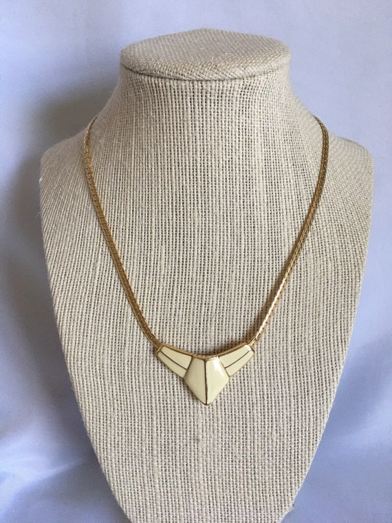 Trifari Textured Gold Chain Cream Color Enamel Collar… - Gem