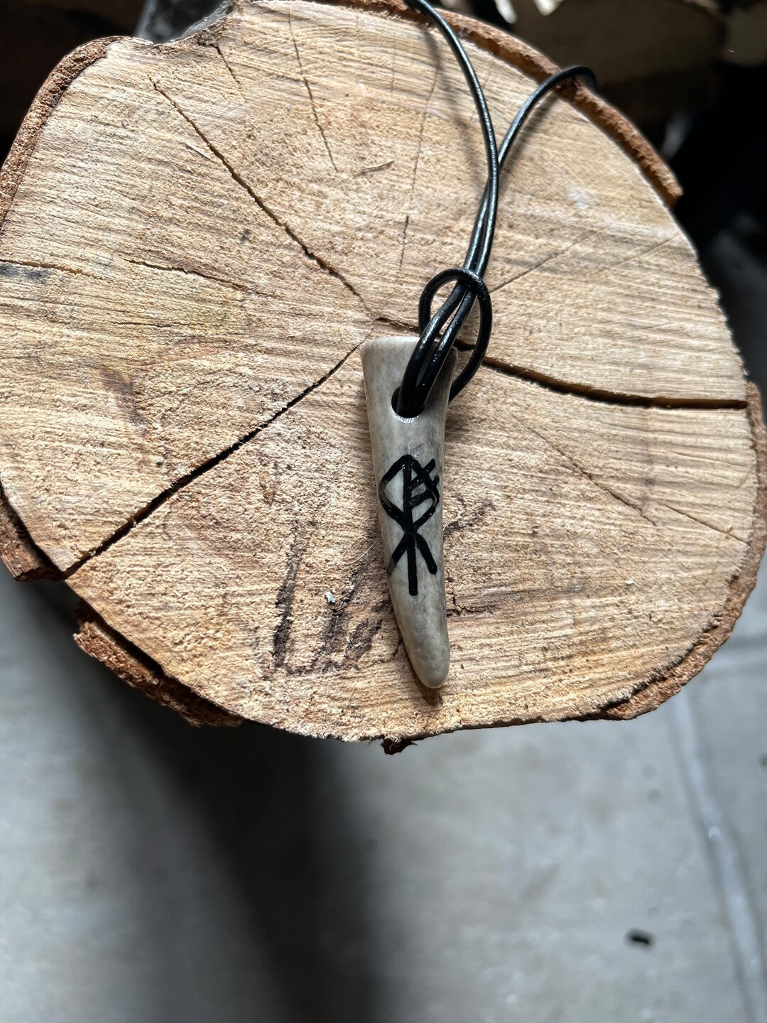 WOLF BINDRUNE - Genuine Etched Real Deer Antler Nordic Rune Pendant ...