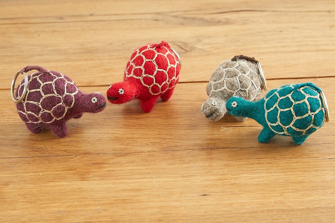Keychain Turtle Made of Felt, Gift, Small Felted Turtles With Pearl ...