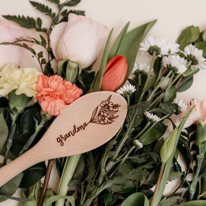 Grandma Spoon | Personalized Wooden Gift for Grandma | Flower Bouquet ...
