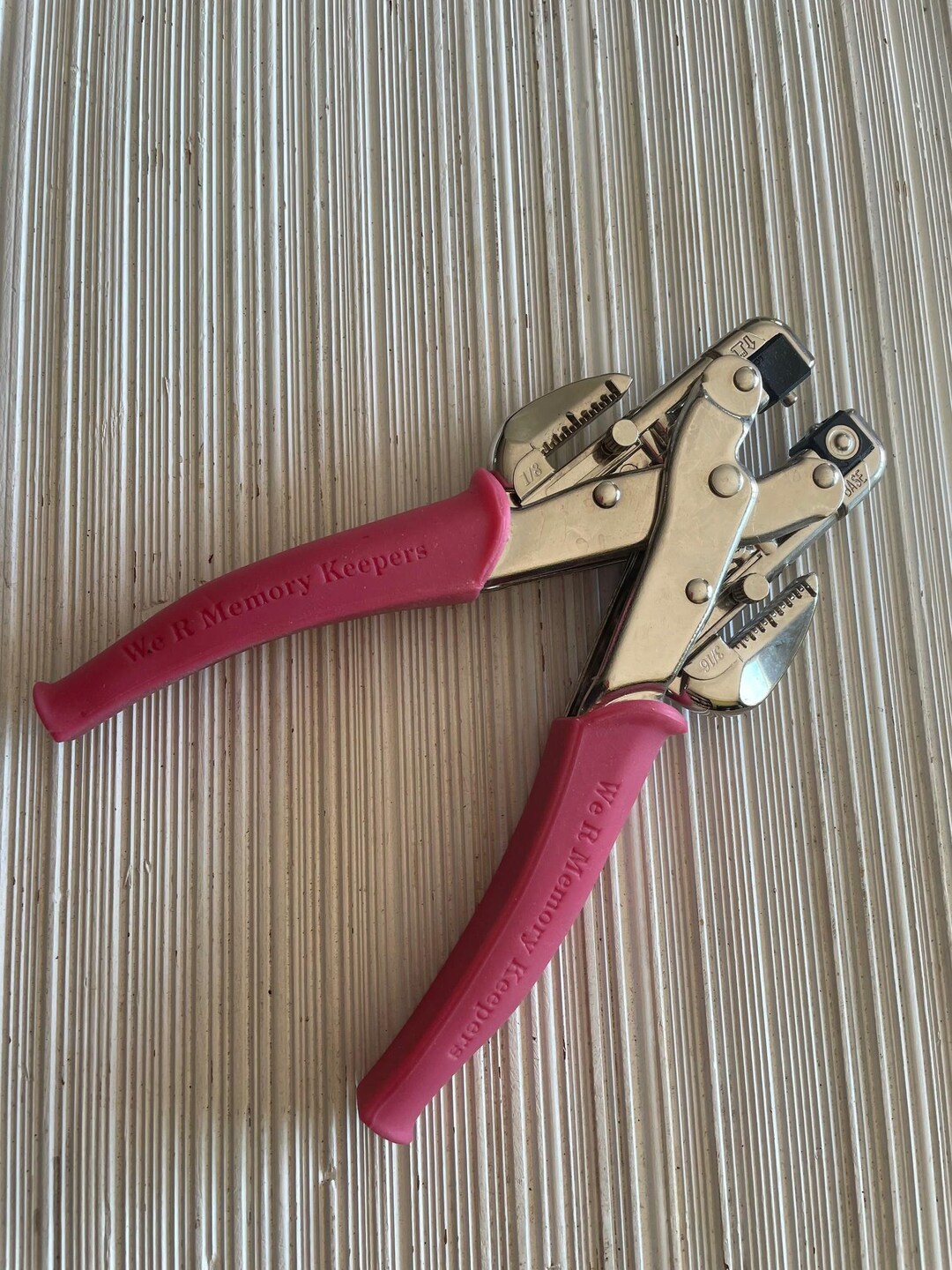 Crop-a-dile by We R Memory Keepers . Pink . Hole Punch (two Sizes ...