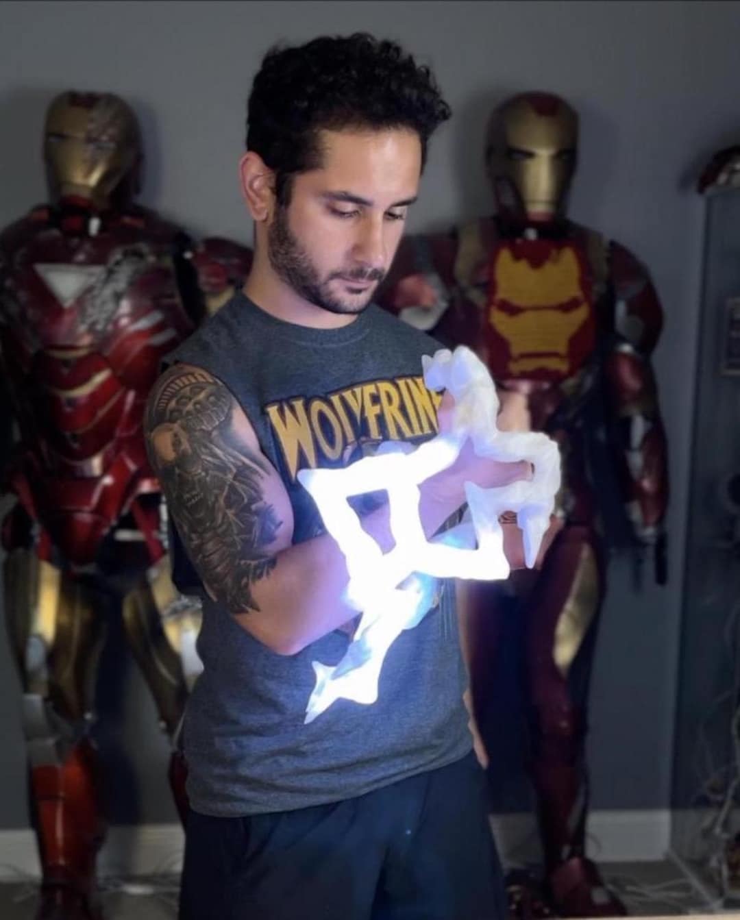 Lightning Gauntlet Cosplay Prop - Lightning Effect - Etsy