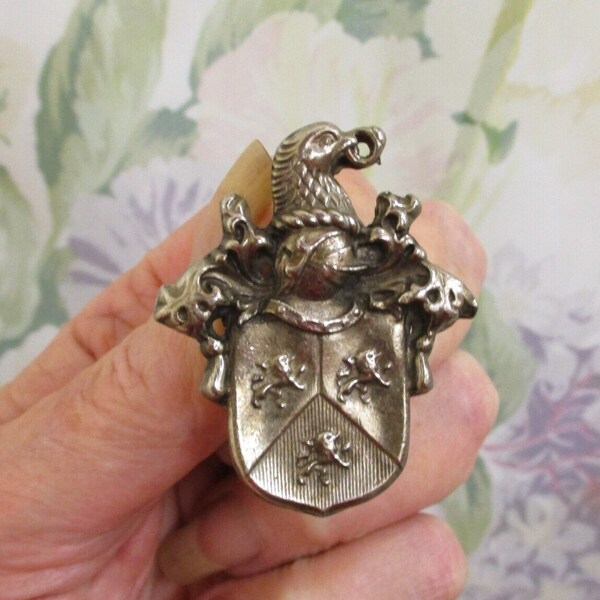 Lion Crest Brooch - Etsy