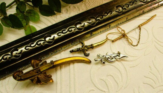 VINTAGE Sword Saber Cutlass Rapier Brooch Lot ~ Gold … - Gem