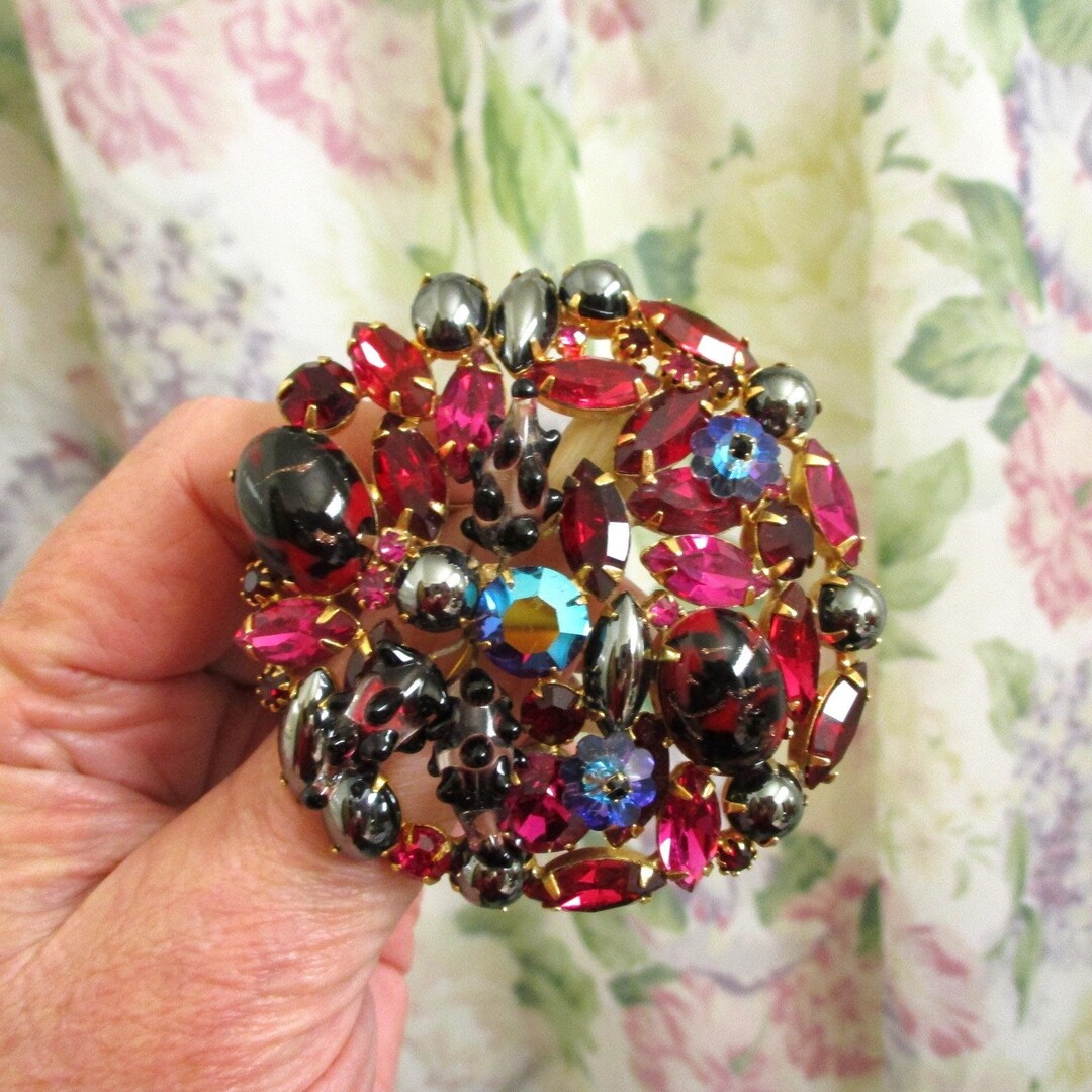 SPECTACULAR Red Crystal Rhinestone Art Glass Brooch~ Ruby Rhinestone ...
