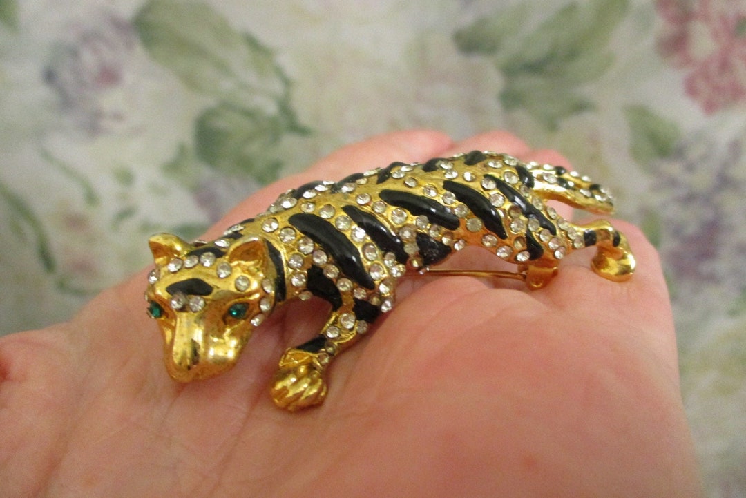 VINTAGE Shoulder Hugger Tiger Brooch BOOK PIECE Gold Plate Black Enamel ...