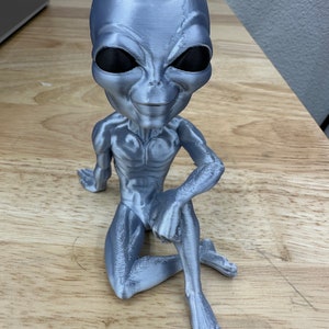 Alien Visitor #1 - ET1 - 3D Printed Alien Figurine - Sci-fi Desk Decor ...