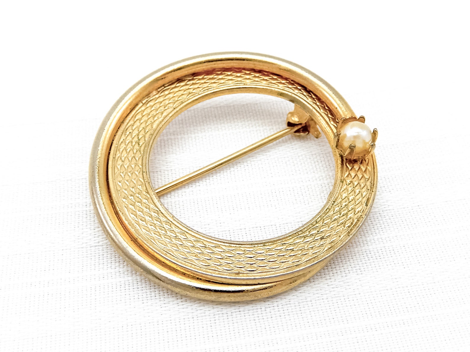 Vintage Gold-toned Circle Brooch With Engraved Geometric - Etsy