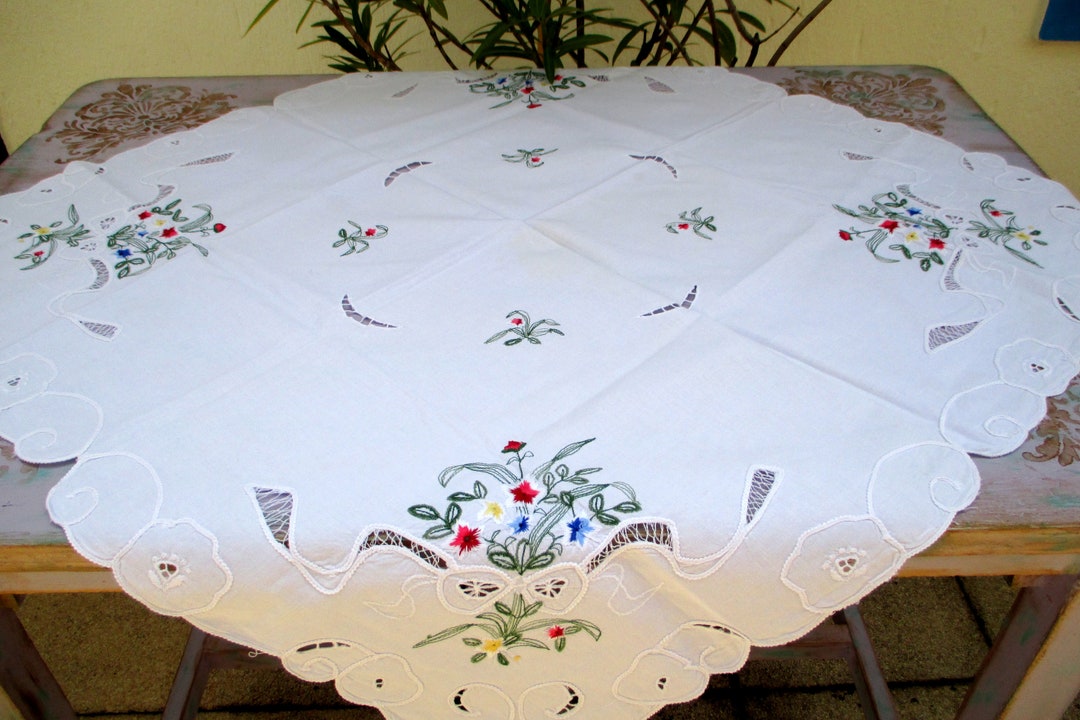 1018. Cutwork Embroidery/machine Embroided Tablecloth/embroidered Table ...