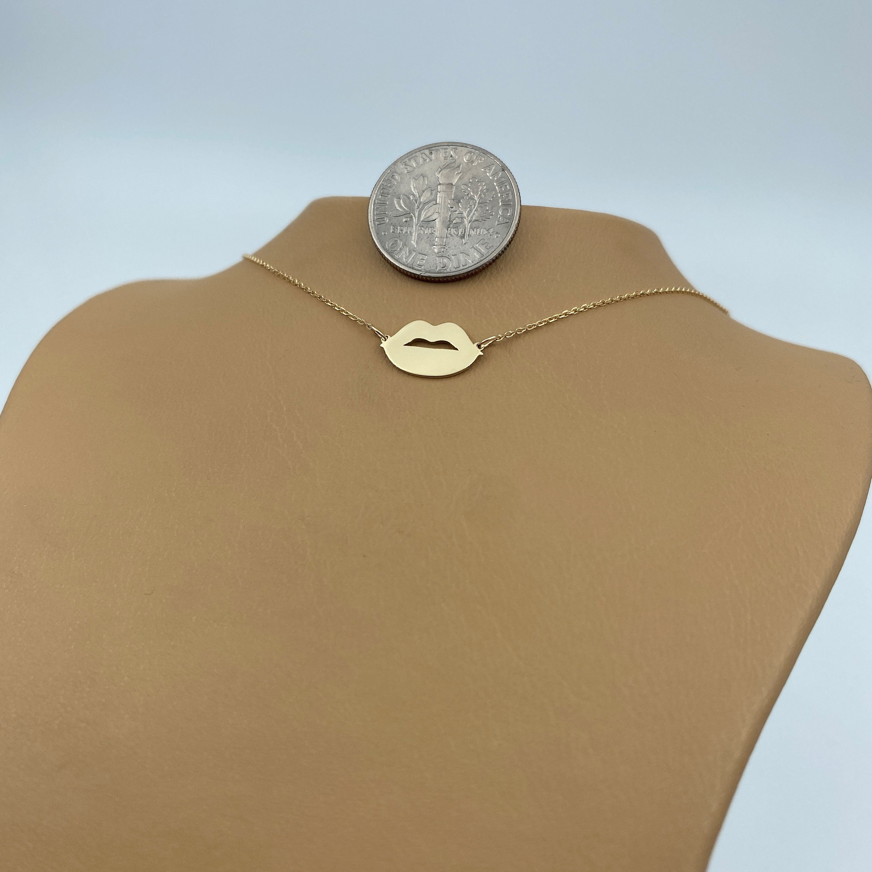 Real 14k Solid Gold Minimal Lips Necklace, Dainty Gold Lips Necklace ...
