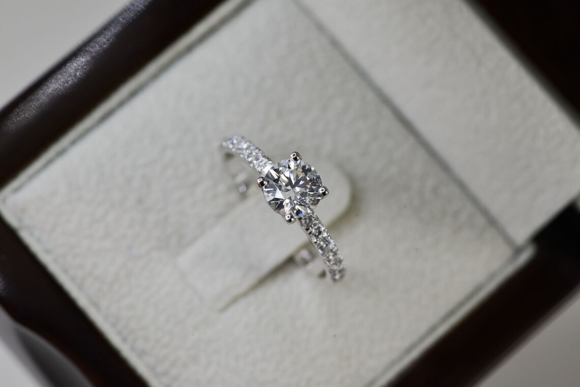 1 1/2 CT Classic Diamond Engagement Ring Round Cut F/VS2 18K - Etsy