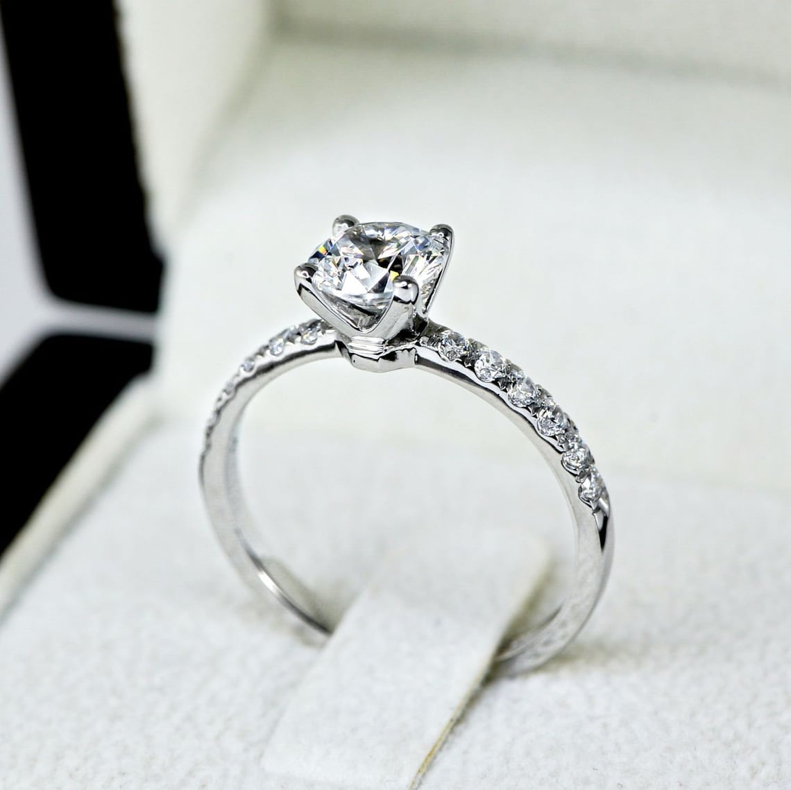 1 1/2 CT Classic Diamond Engagement Ring Round Cut F/VS2 18K - Etsy