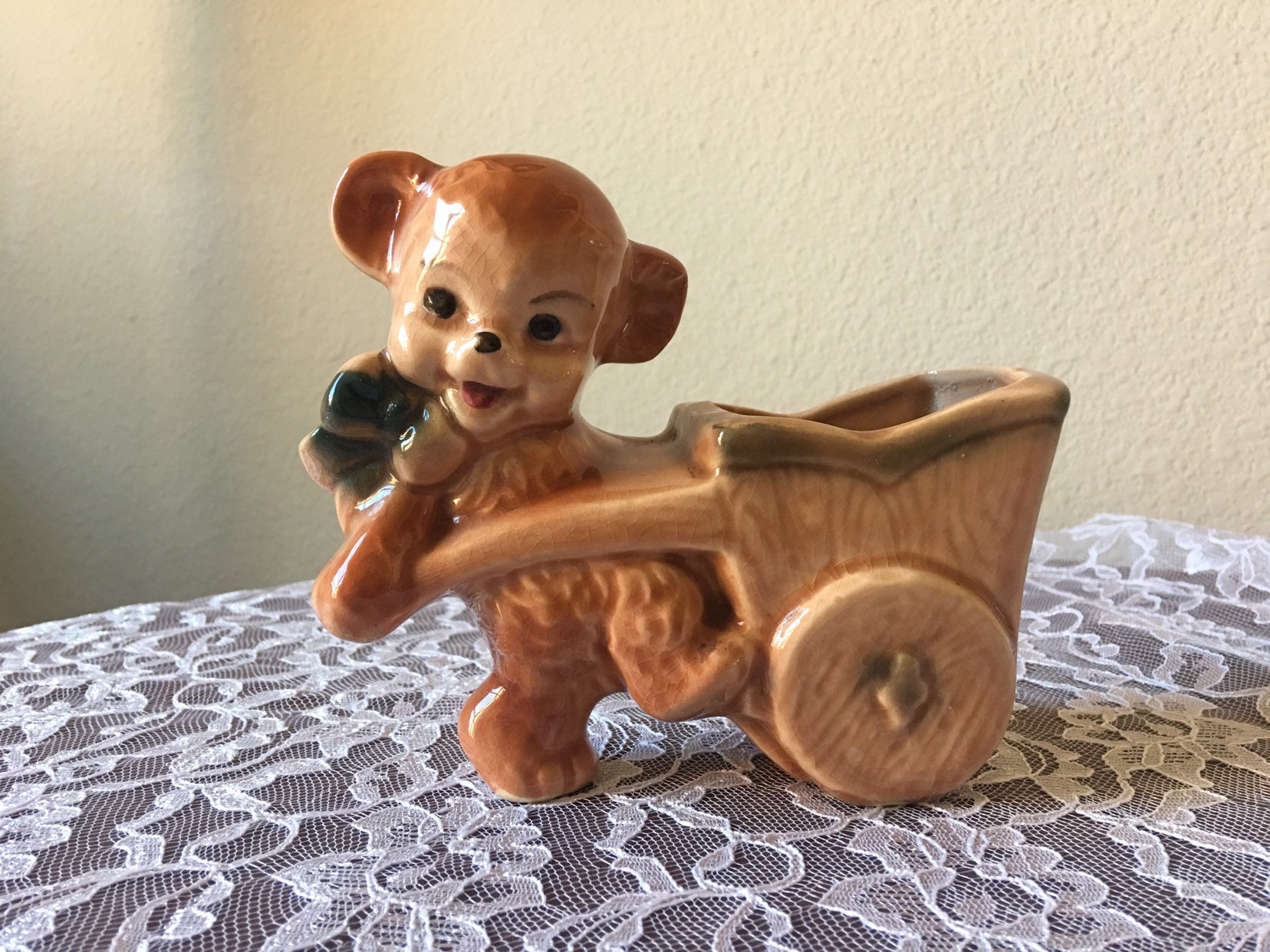 Adorable Bear Pushing Wheelbarrow Vintage Planter - Etsy.de
