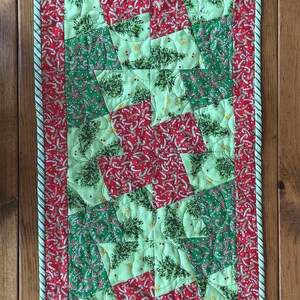 Easy Christmas Table Runner Quilt Kit, Candy Cane Christmas Runner ...
