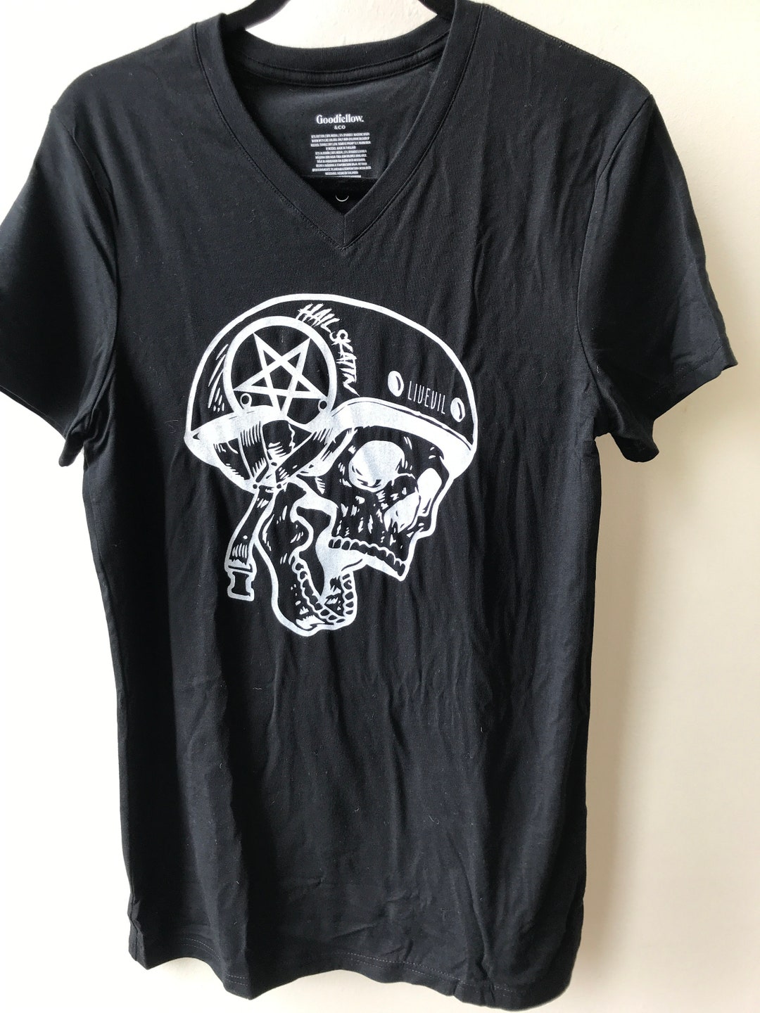 Hail Skatin' Skull V Neck T-shirt - Etsy