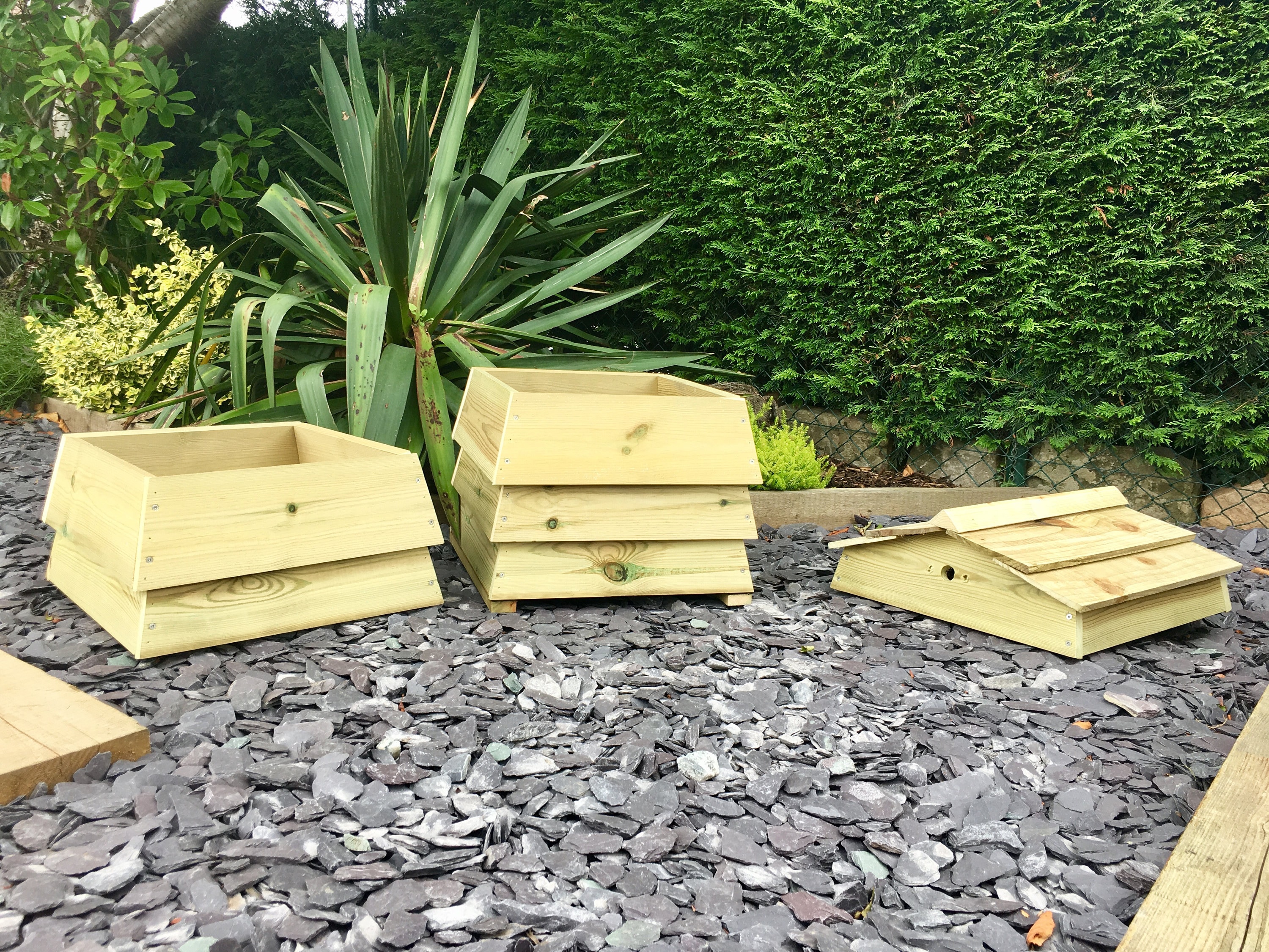 Cute Beehive Style Garden Storage Compost Bin | Ornamental Composter ...