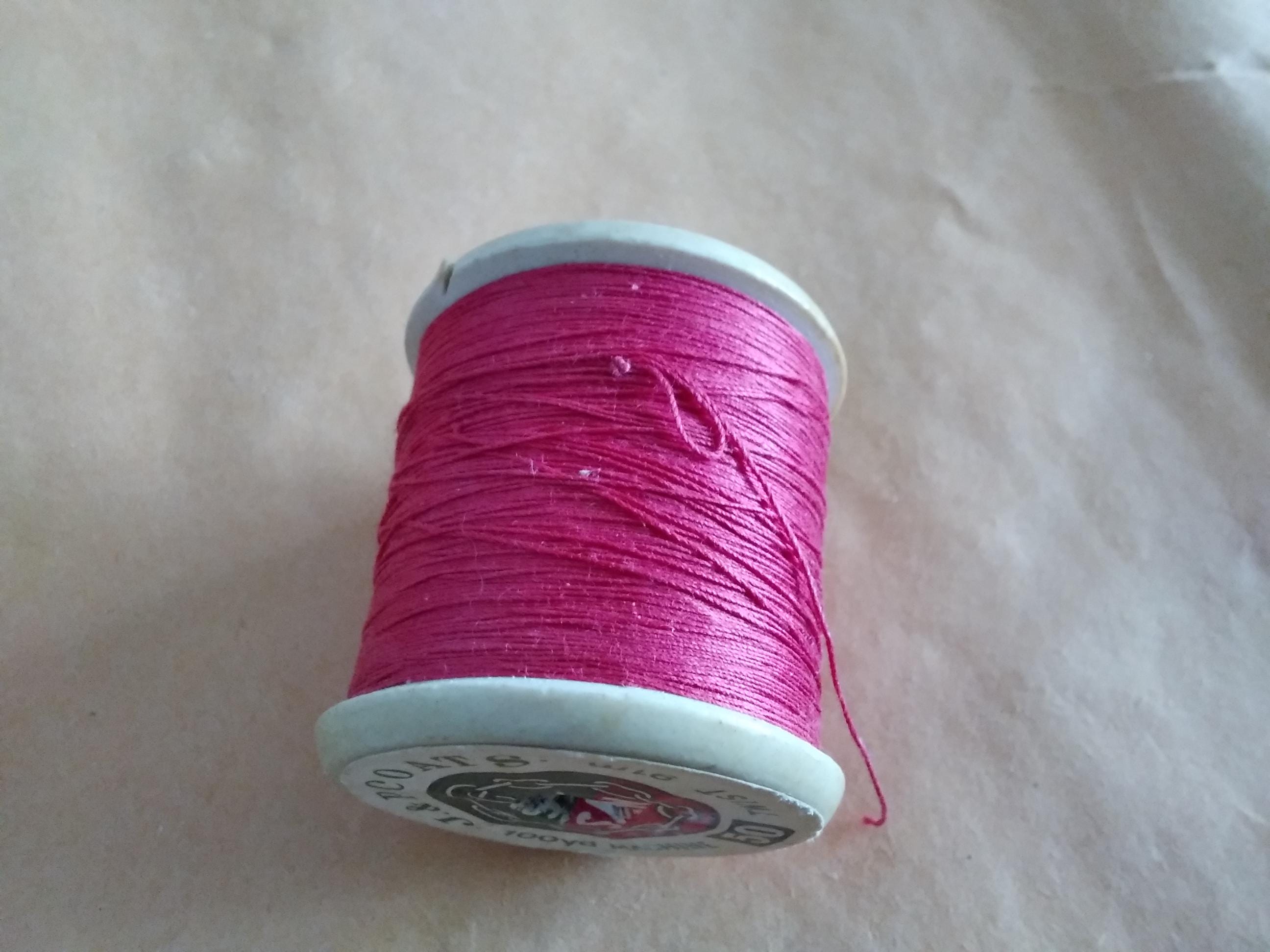 LT. Scarlet 526 J&P Coats Super Sheen, Plastic Cotton Reel, Link Chain ...