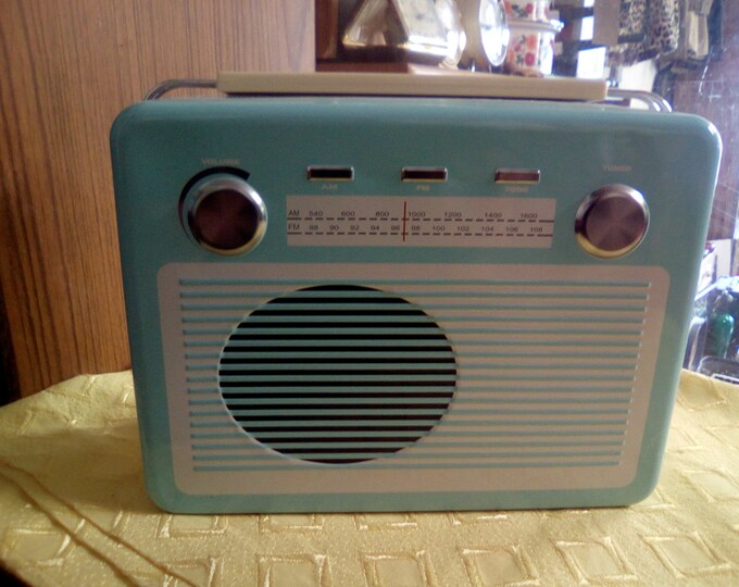 Retro Radio Cookie / Biscuit Tin, Complete With Carrying Handle ...