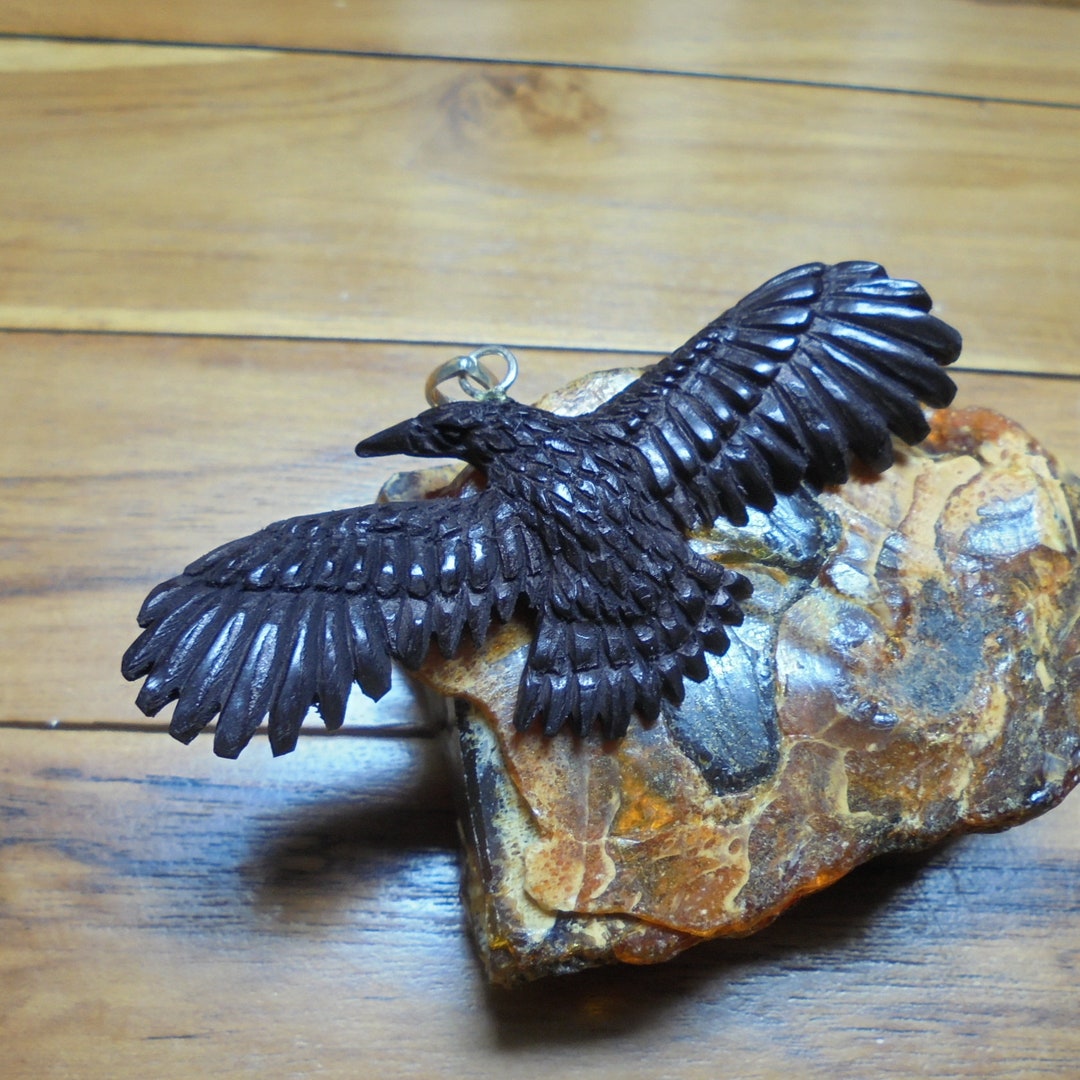 Hand Carved Raven Pendant, Black Raven, Buffalo Horn Carving RV02 -0304 ...
