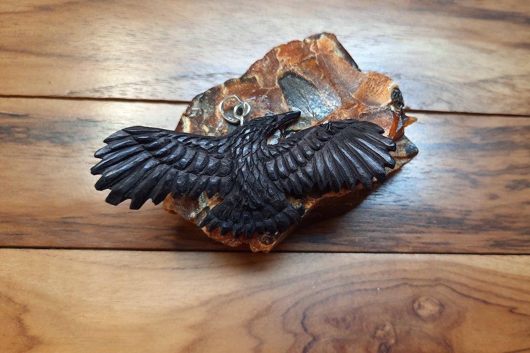 Hand Carved Raven Pendant, Black Raven, Buffalo Horn Carving RV01-2111 ...