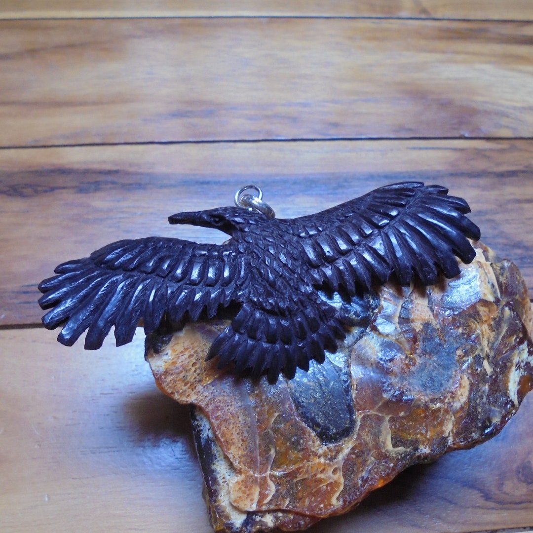 Hand Carved Raven Pendant, Black Raven, Buffalo Horn Carving RV02-0603 ...