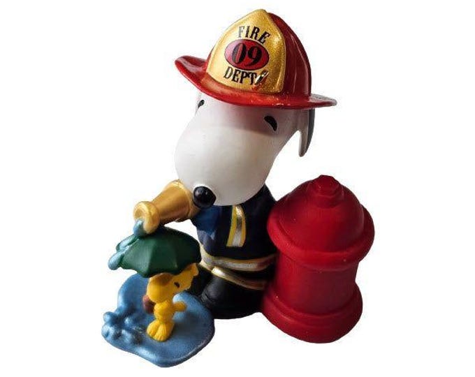 Firefighter Snoopy spotlight on Snoopy Hallmark Keepsake Christmas Tree ...