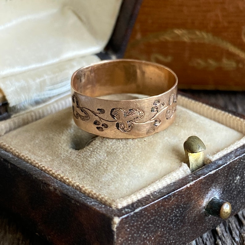 Victorian 9K Cigar Wedding Band Ring - Etsy