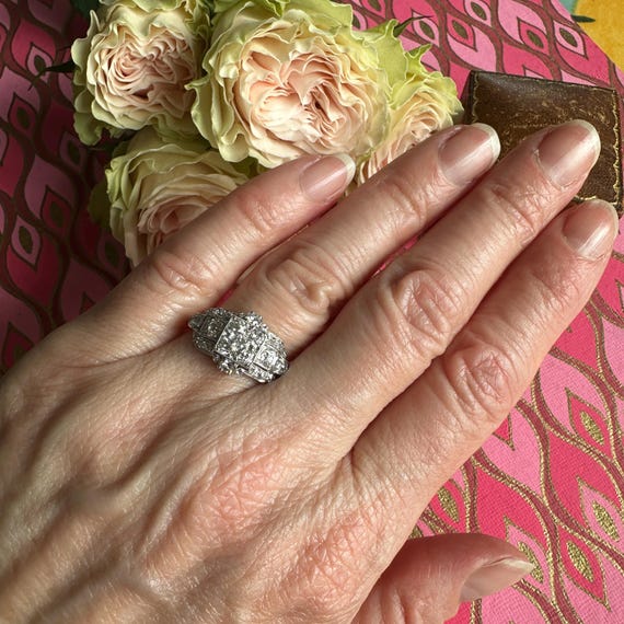 Art Deco 1 carat Diamond Platinum Engagement Ring - Gem