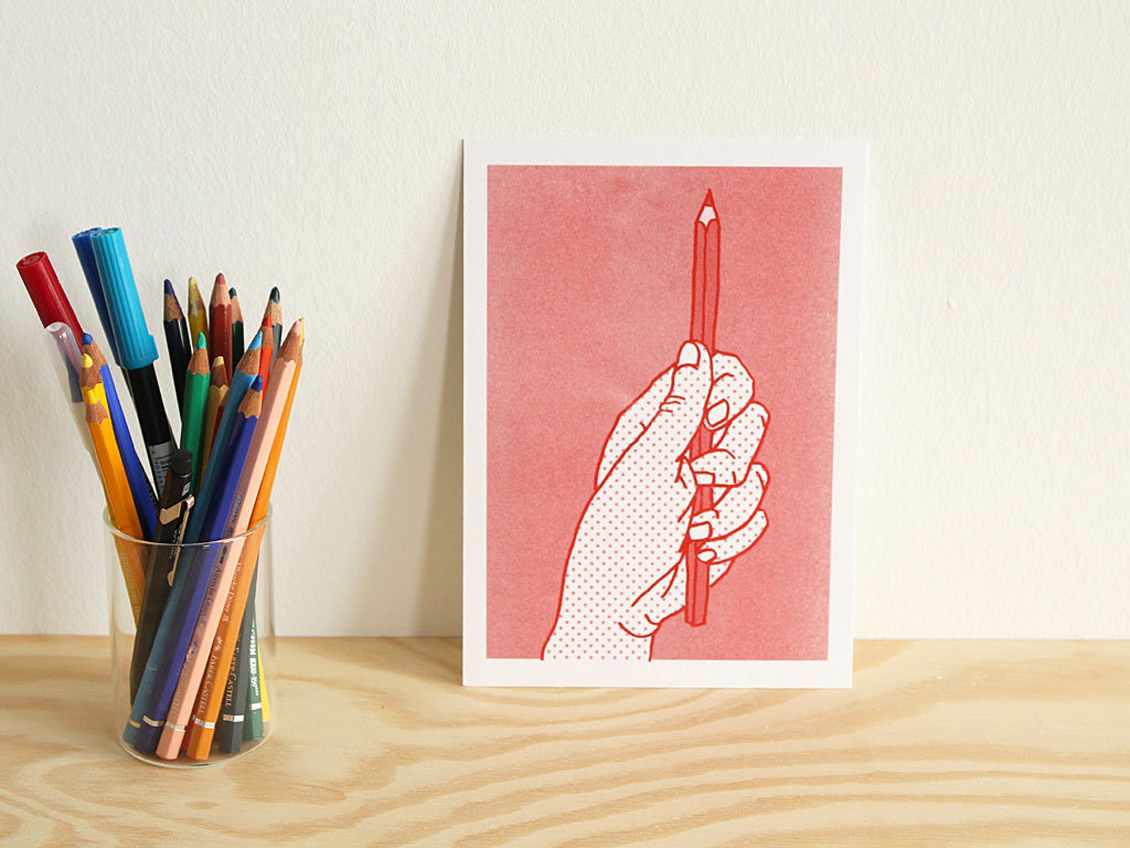 Risoprint Poster rote Hand mit Bleistift, Risograph Druck Poster ...