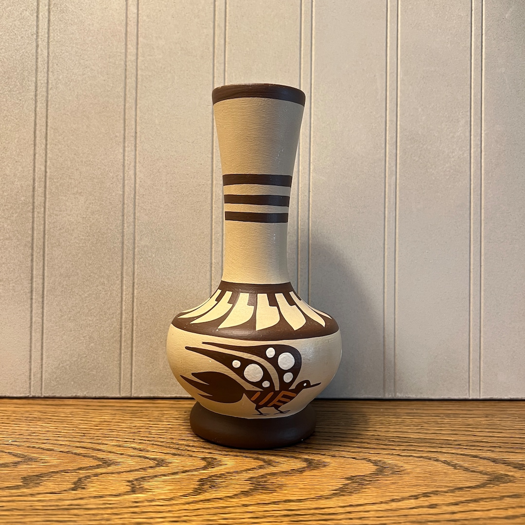 Vtg ROADRUNNER Native American Style Pottery 6-1/2 H Vase Artist Signed ...