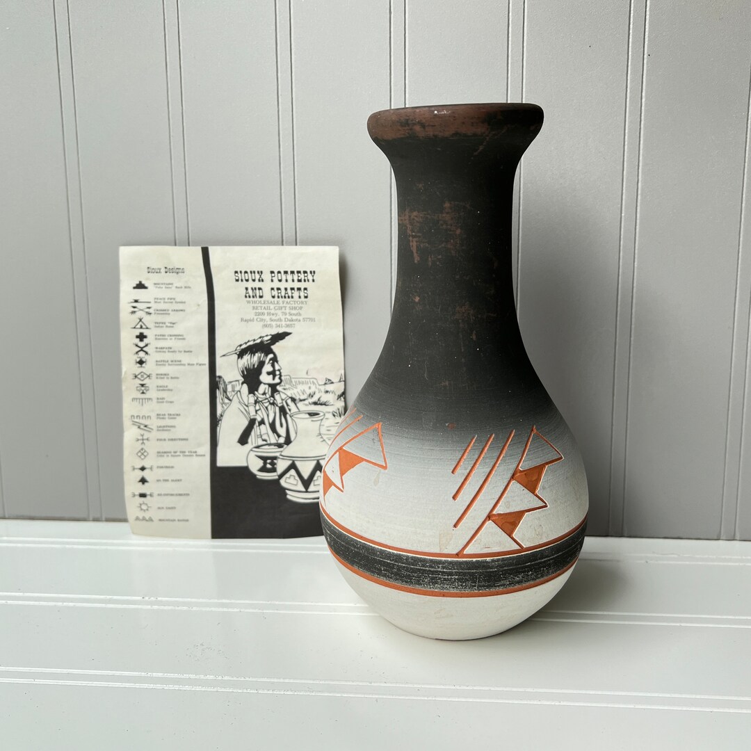 Vintage EAGLE HAWK SIOUX Pottery Native American Etched Vase Signed by ...