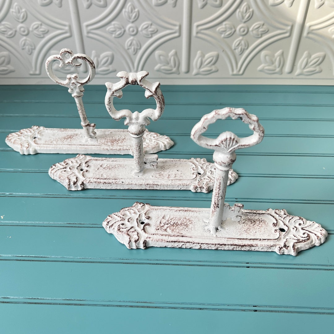Vtg Cast Iron Skeleton Key COAT HOOKS Set of 3, Distressed White Keys ...