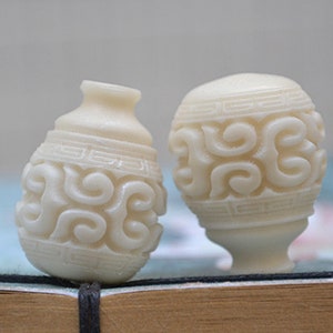 2 PCS or 4 PCS Natural Corozo Nuts Engraved Great Wall Lines 3 Holes ...