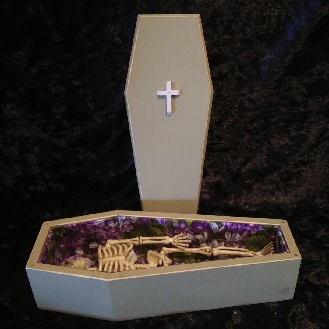 Green Toe Pincher Coffin With Cross and Lilac Print Liner - Etsy